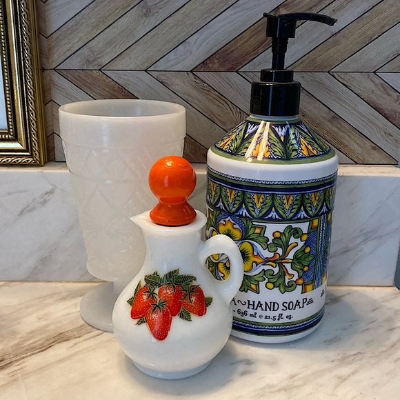 Avon | Bath | Vintage Avon Strawberries And Cream Milk Glass Bath Foam ...